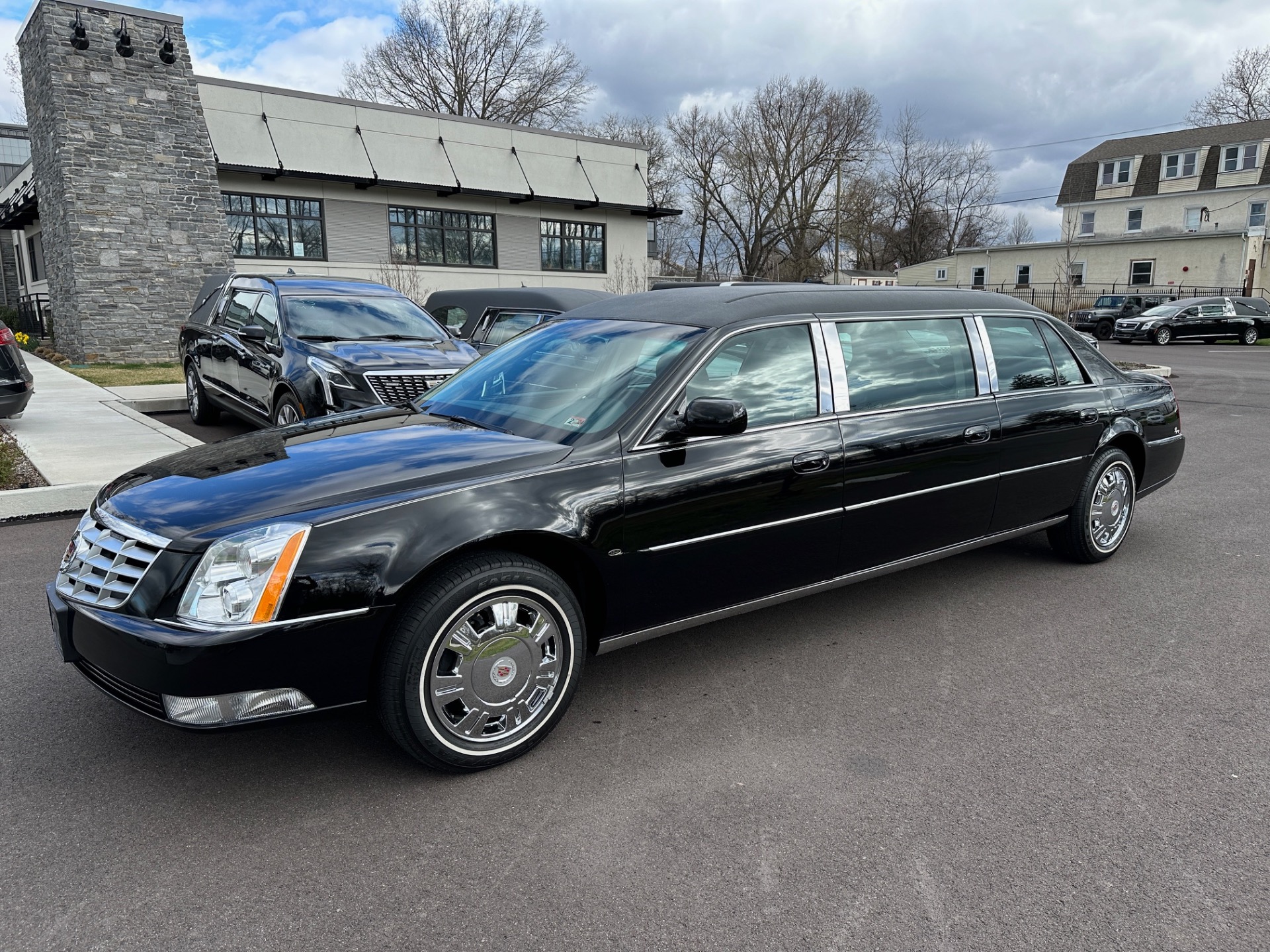 Used 2011 Cadillac Eagle 47 Inch Raised Roof Coachbuilder Limo For Sale ...